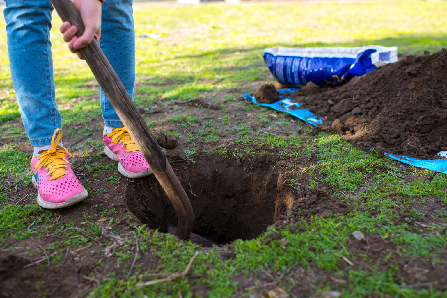 How to Dig a Fence Post Hole by Hand